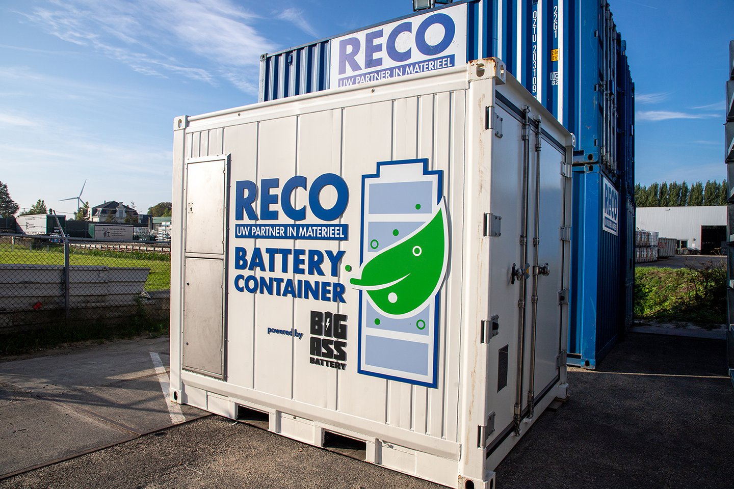 Elektrische voertuigen laden met batterijen | RECO