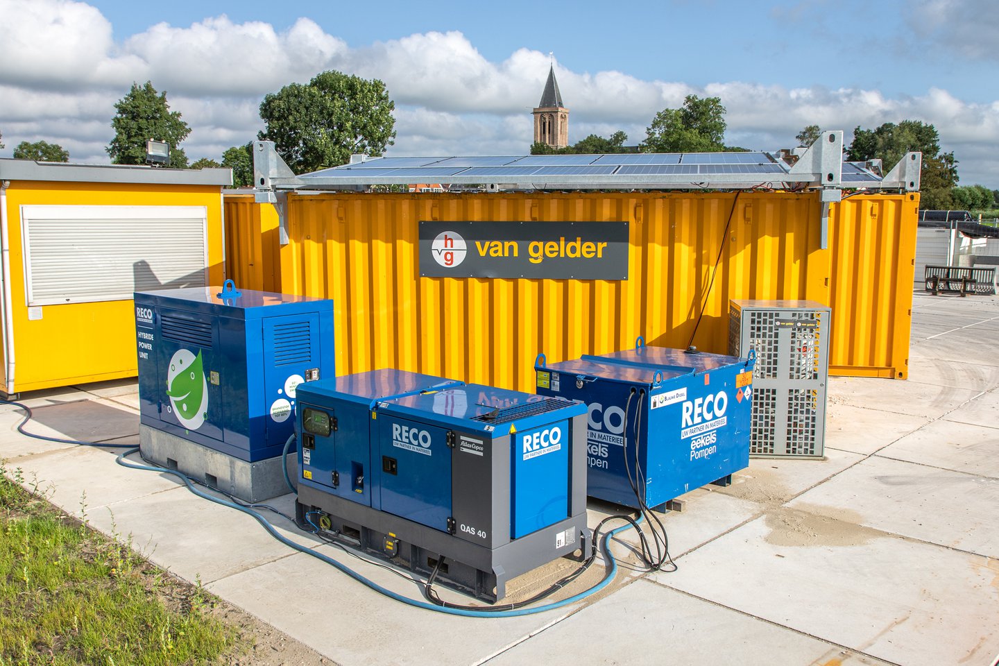 Hybride aggregaat met zonnepanelen huren | Aggregaat op zonne-energie